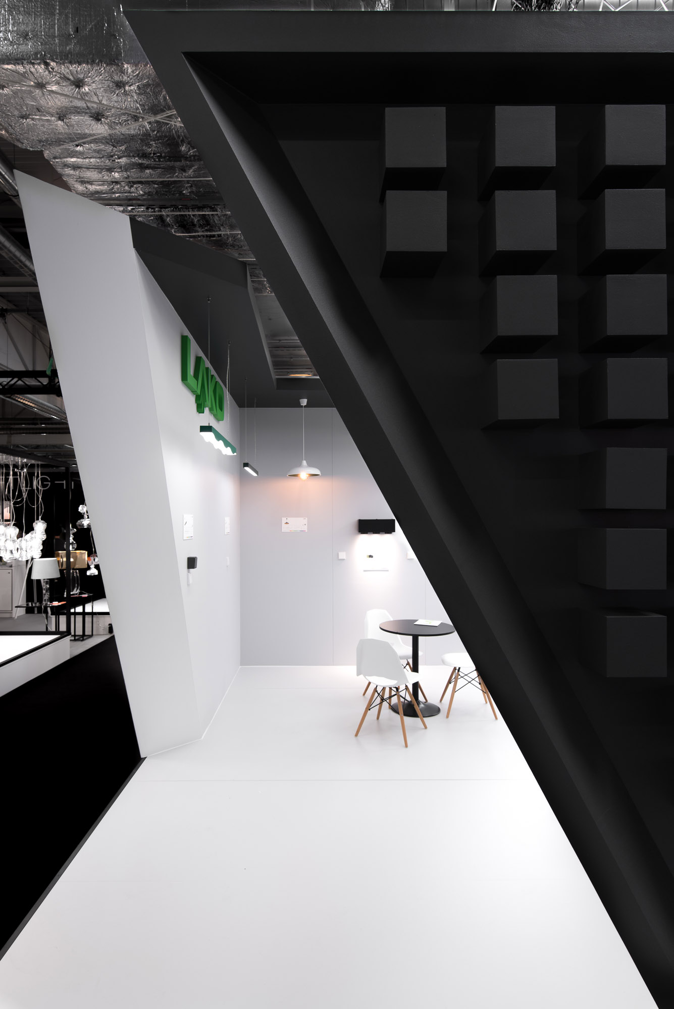 Lako Fair Stand - mode:lina™ -- mode:lina™